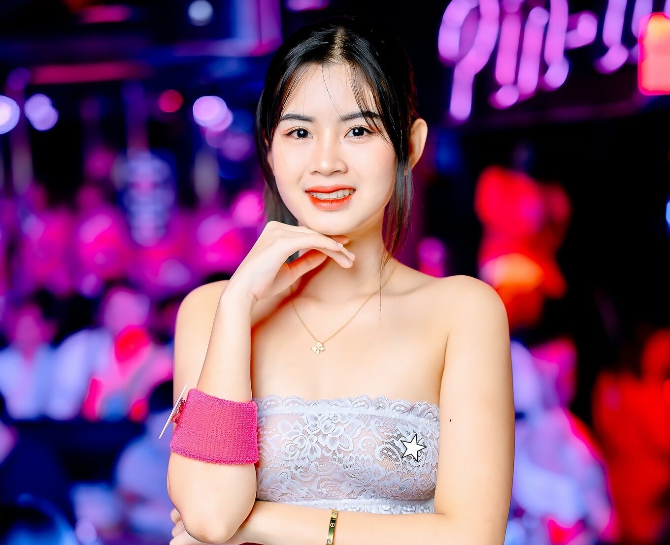 Top 10 Bars In Pattaya For Hottest Thai Bar Girls